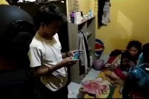 Asyik Berhubungan Seks Di Dalam Kamar Kos 2 Pasangan Muda Mudi Digerebek Tim PRC