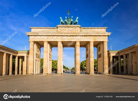 에 베를린의 브란덴부르크 문 — 스톡 사진 © Patrykkosmider 157922128
