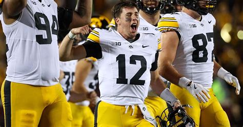 Behind Enemy Lines Previewing Ohio State Vs Iowa With David Eickholt Of The Hawkeye Insider