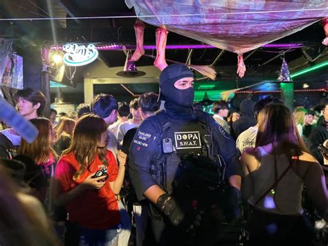 Photo Gallery เอาอีกแล้ว สั่งเด้ง 5 เสือโรงพักช้างเผือกเซ่นฝ่ายปกครองบุกจับสถานบันเทิงเถื่อน