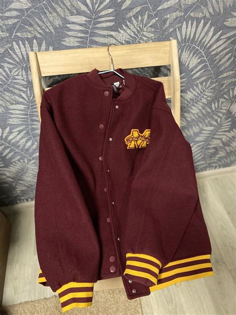 Бомбер куртка — ціна 600 грн у каталозі Куртки Купити жіночі речі за доступною ціною на Шафі