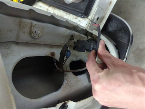 Left Taillight And License Plate Light S Fuse Keeps Popping