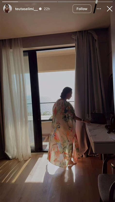 Teuta Selimi E Nis Ditën Me Verë Të Bardhë