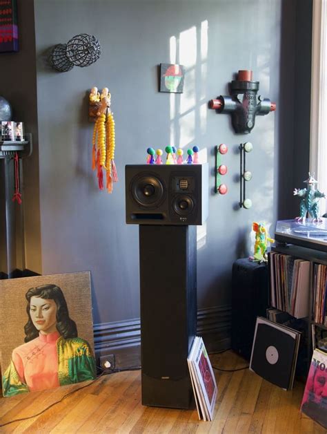 How To Choose The Right Speakers For Your Home Women Love Tech