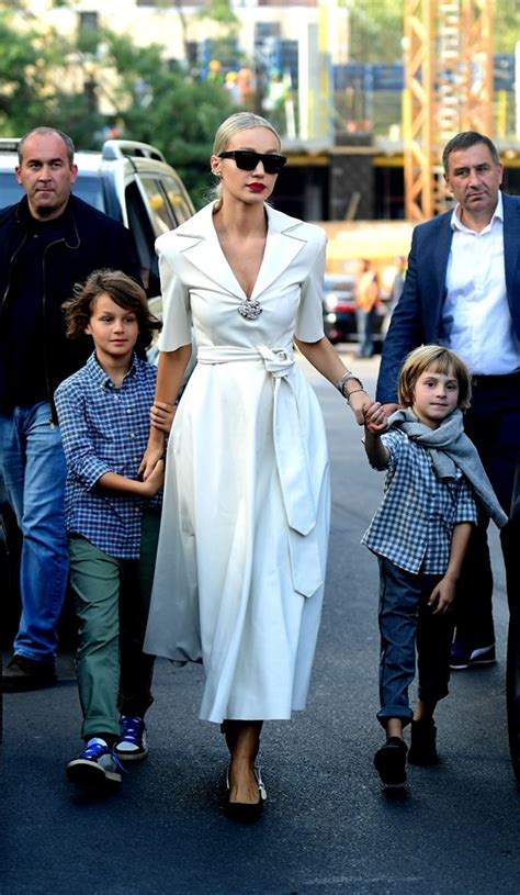 კახა კალაძე ცოლ შვილთან ერთად თბილისობაზე ფოტოები მშობლები