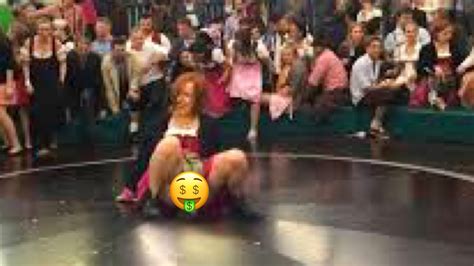 Devils Wheel Teufelsrad Oktoberfest Munich 2022 Devils Wheel Girls