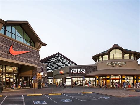 6 Gigantic Outlet Malls In Oregon Where 45 Goes A Seriously Long Way