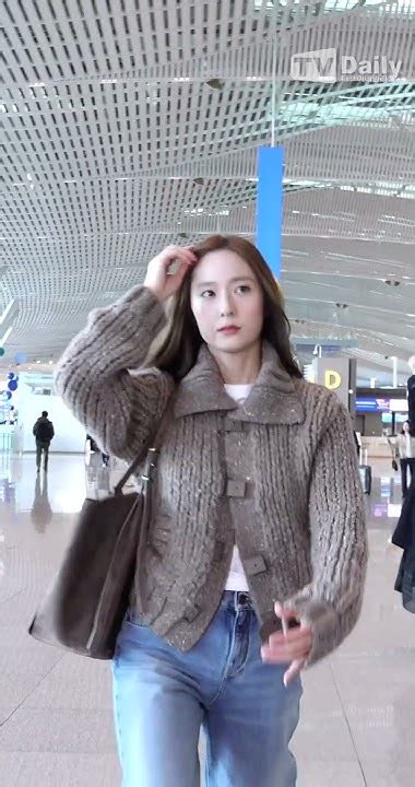 정수정 ️ 얼음공주의 달콤한 출국길 공항패션 크리스탈 Krystal 랄프로렌 Ralphlauren 인천공항