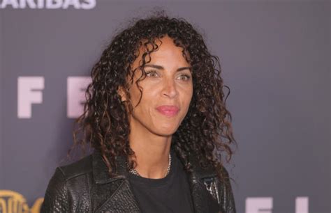 No Mie Lenoir Malheureuse En Amour Je Ne Sais Pas Montrer Mon Amour Pour Un Homme Et Le Garder