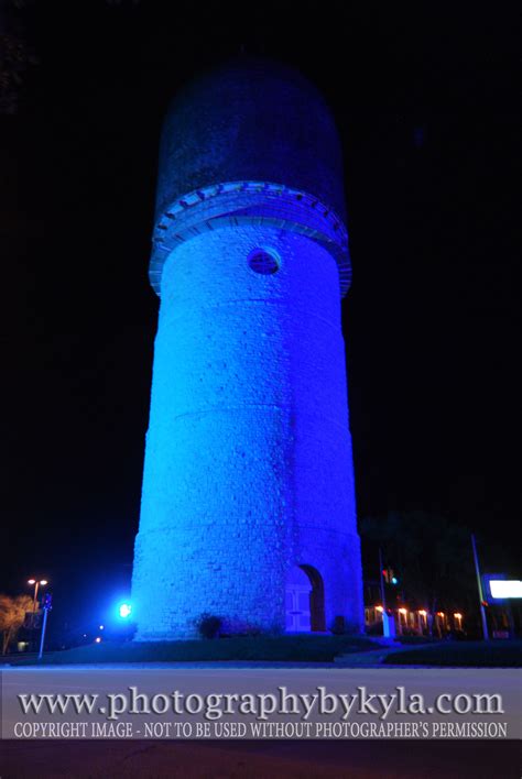 The Cn Tower Lighting It Up Blue For World Autism Awareness Day Artofit