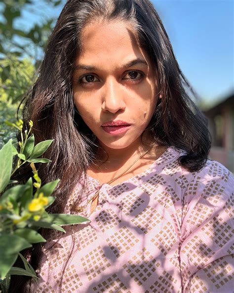 Mohini Dighe Alexa Play “ Ambarsariya “ 📻 🎵 Saree Desi