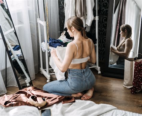 How To Declutter Your Bedroom In 5 Simple Steps