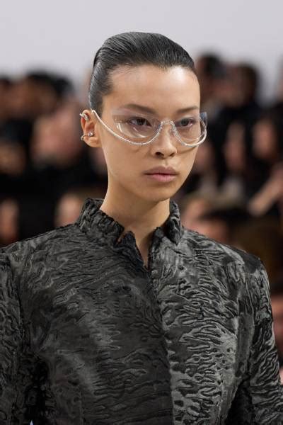 Post 740621688709988352 3 Feet High And Tumbex