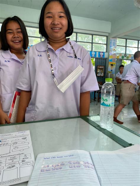 แต่งกลอนแบบฟรีสไตล์ของนักเรียน แต่ละบททำครูกลั้นขำไม่อยู่