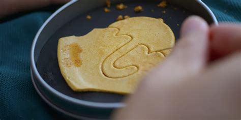 How To Make The Korean Dalgona Candy From Squid Game Vive Cooking School