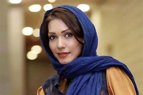 عکسی از شهرزاد کمال زاده در حال دف زدن این عکس از شهرزاد کمال زاده همه