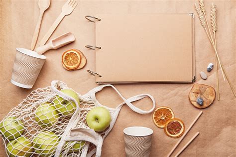 친환경 제로 웨이스트 라이프스타일 자연 공예 종이 모형 지속 가능하고 플라스틱이 없는 라이프스타일 0에 대한 스톡 사진 및 기타 이미지 Istock