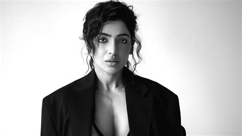 Sexy Samantha Ruth Prabhu Flaunts Her Cleavage In A Black And White Photo Post Goes Viral