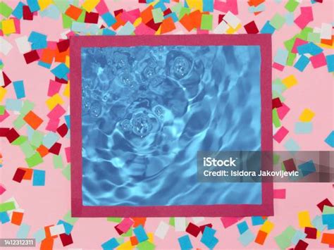 복사 공간 창조적 인 예술 현대 디자인 다채로운 미니멀리즘 추상적 인 배경으로 물 프레임과 다채로운 추상적 인 배경 거친에 대한