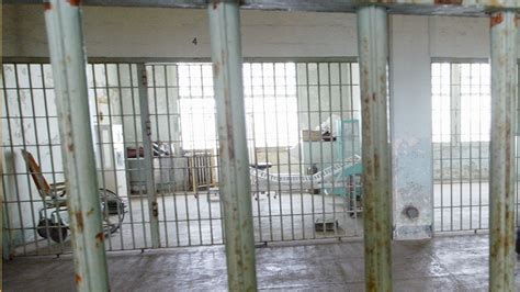 Шест години затвор за мъжа пребил и душил до смърт приятелката си в Божурище Новини бг