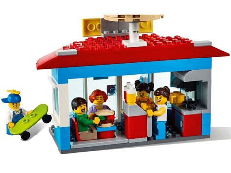 LEGO City 60271 Главная площадь | playzone.com.ua
