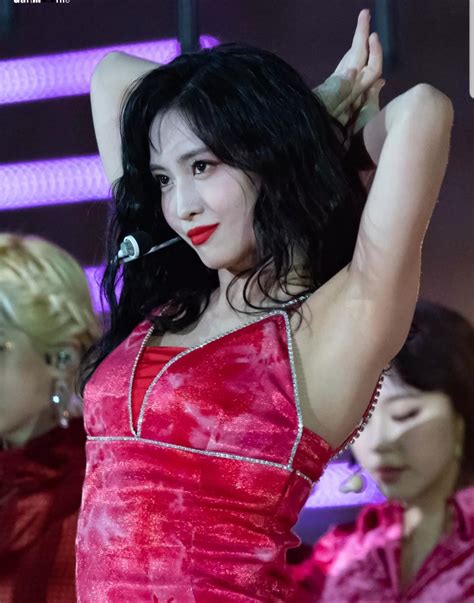 Momo smooth armpit (Twice) : r/KpopArmpit