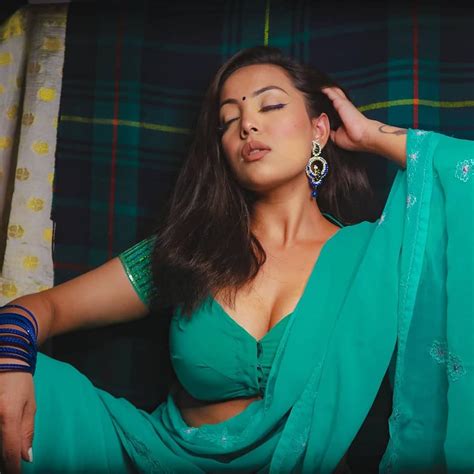 Nepali Girls Follow Nepaligirls 👈🏻 Follow