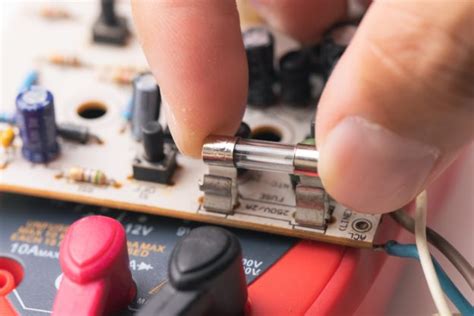 Learn How To Test A Fuse With A Multimeter In 5 Steps Techtown