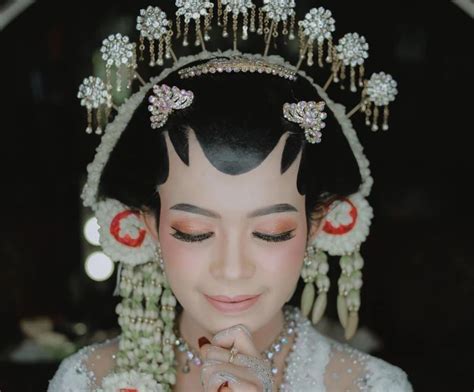 Detail Foto Pengantin Perempuan Adat Jawa Koleksi Nomer 13