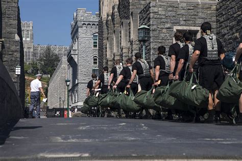 The Army Has A New Screening Policy For Leaders Who Work With Recruits Cadets And Sexual