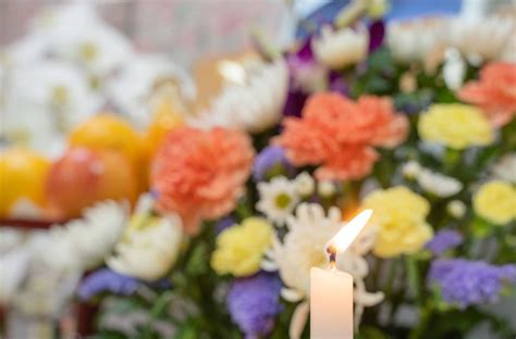 お葬式に花を飾る意味や由来とは種類ごとの花言葉も紹介 神奈川県の葬儀葬式家族葬なら定額葬儀の杉浦本店