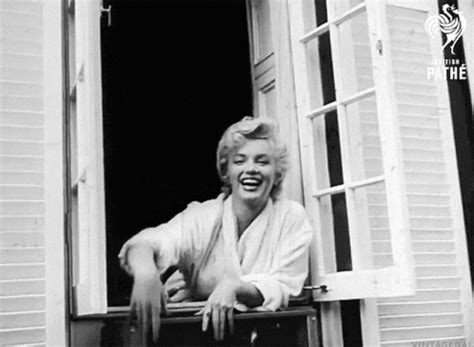 Marilyn Monroe Waving  Marilyn Monroe Waving Vintage Discover