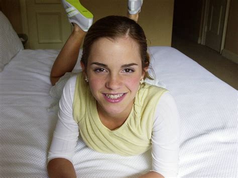 Emma Watson Wallpaper And Background Image 1600x1200 Id 294980