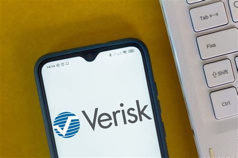 Do Wall Street Analysts Like Verisk Analytics Stock