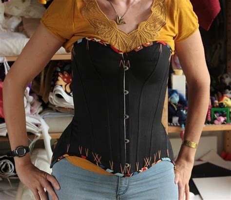 Un Corset Moderne Sur Mesure