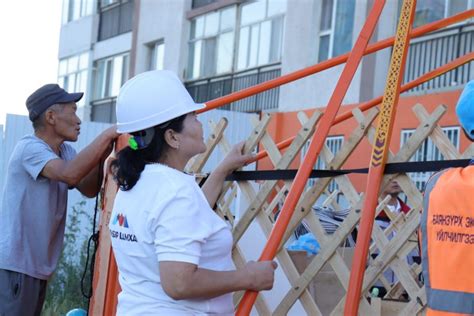 “Сүмбэр цамхаг” компани үерт өртсөн өрх толгойлсон дөрвөн хүүхэдтэй ээжид иж бүрэн тавилгатай