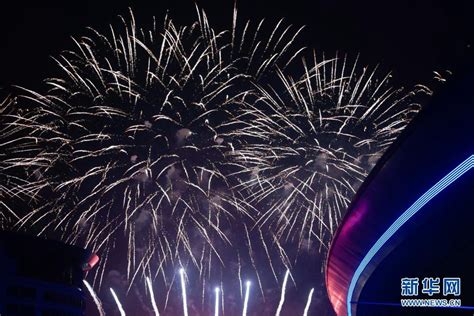 포토 화려한 불꽃놀이로 빛나는 중국 청두 톈푸국제공항 6