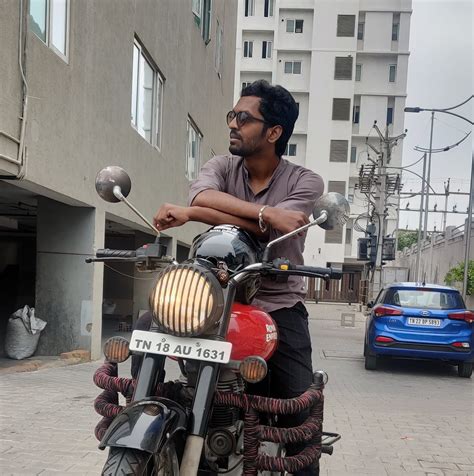 About Logesh Das Medium