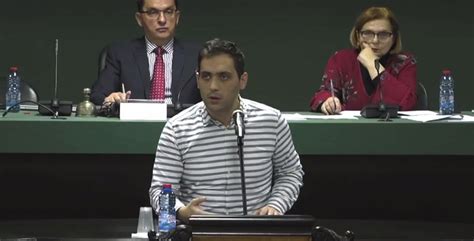 СДС И ДПМНЕ ПРОТИВ ЕКО АВТОБУСИ ЗА ЈСП ОБЕДИНЕТИ ВО ПРИВАТЕН ИНТЕРЕС