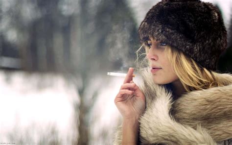 [100 ] Girl Smoking Wallpapers