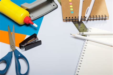 학교와 교육에 대 한 문구입니다 Notepads 그리고 쓰기 연필로 펜입니다 0명에 대한 스톡 사진 및 기타 이미지 0명
