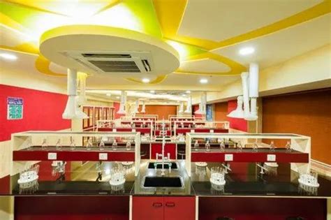 Stainless Steel Laboratory Island Bench 5 Feet At Best Price In New Delhi