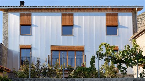 Bunyesc Arquitectes Updates Old Spanish House With New Polycarbonate Facade