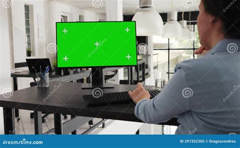Employee At Desk With Greenscreen Stock Video Video Of Screen Layout