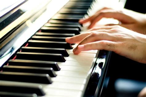 Playing With Both Hands Piano Learning Exercises Musician Wave