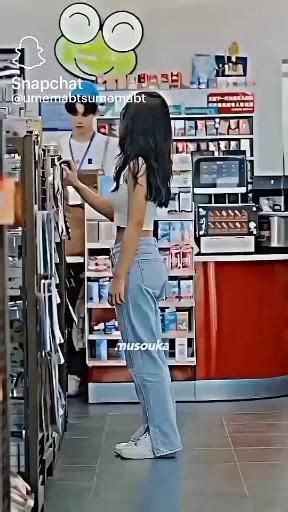 𝑑𝑎𝑖𝑠𝑙𝑦𝑙𝑖𝑦𝑎 adlı kullanıcının Sizin Pinleriniz panosundaki Pin Romantik çiftler Kızlar