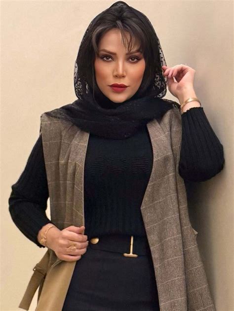 بازیگر سووشون و بامداد خمار با پوشش شیک و کرم روشن در کنسرت احسان