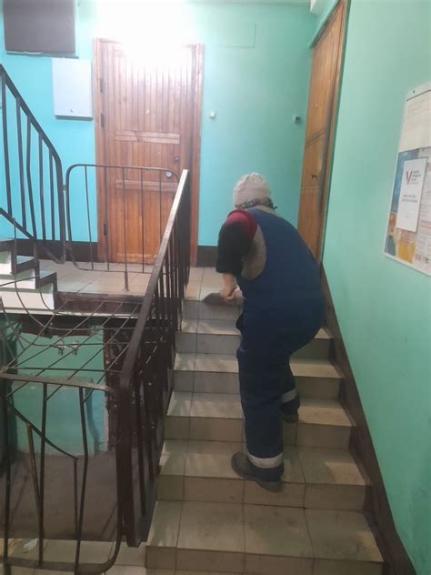 Сегодня 05 03 2024 на территории ООО ЖКС №1 Фрунзенского района работают Жилкомсервис №1