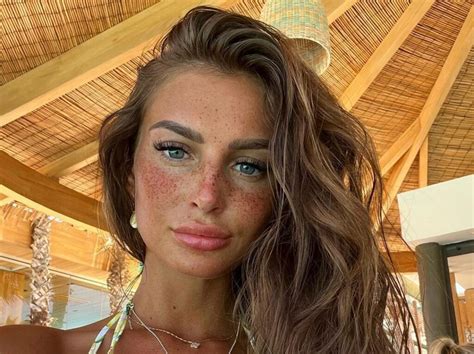 Maddy Cheary The British Gem Of Social Media Pachn