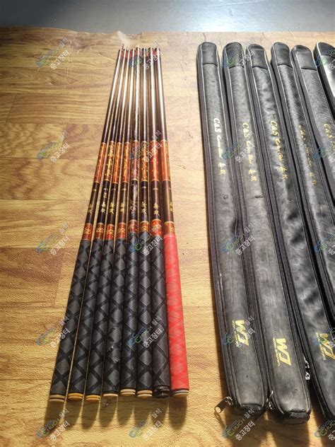 낚시용품전문 중고장터 웅진 무적 최고가 낚시대 8대 사용감 세월감많음 반에 반값 판매 경질낚시대 21ㅡ36칸